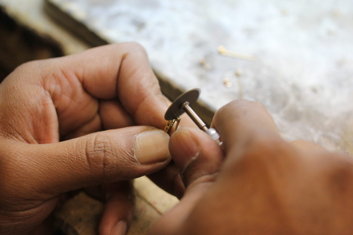 What Are the Types of Jewelry Finishes and Techniques?