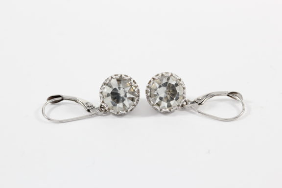 4 Ways to Identify Antique and Vintage Jewelry