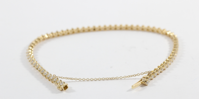 4 Ways to Fix a Broken Tennis Bracelet