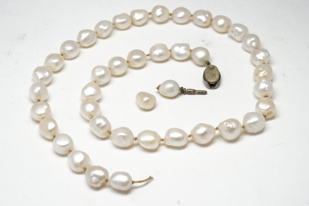 How to Fix a Broken Pearl Necklace in 5 Easy Steps