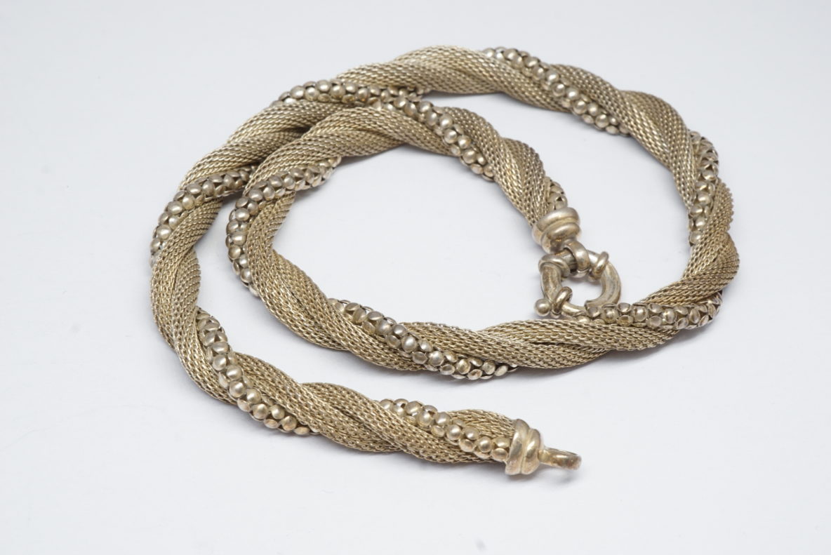 The Definitive Guide to Prevent Necklaces From Rusting