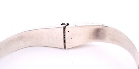 The Definitive Guide to Bracelet Hinge Repair | Quick Jewelry Repairs