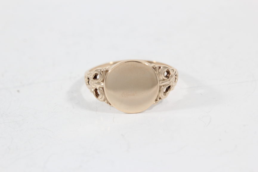 How to Create a Personalized Signet Ring