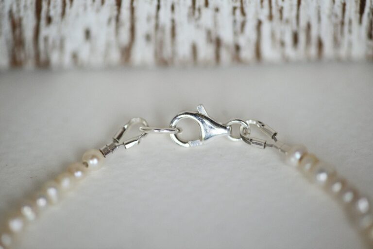 How to Fix a Broken Pearl Necklace in 5 Easy Steps