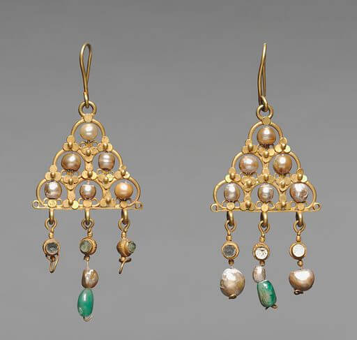 From Hoops to Chandeliers: A Comprehensive Guide to Earring Styles