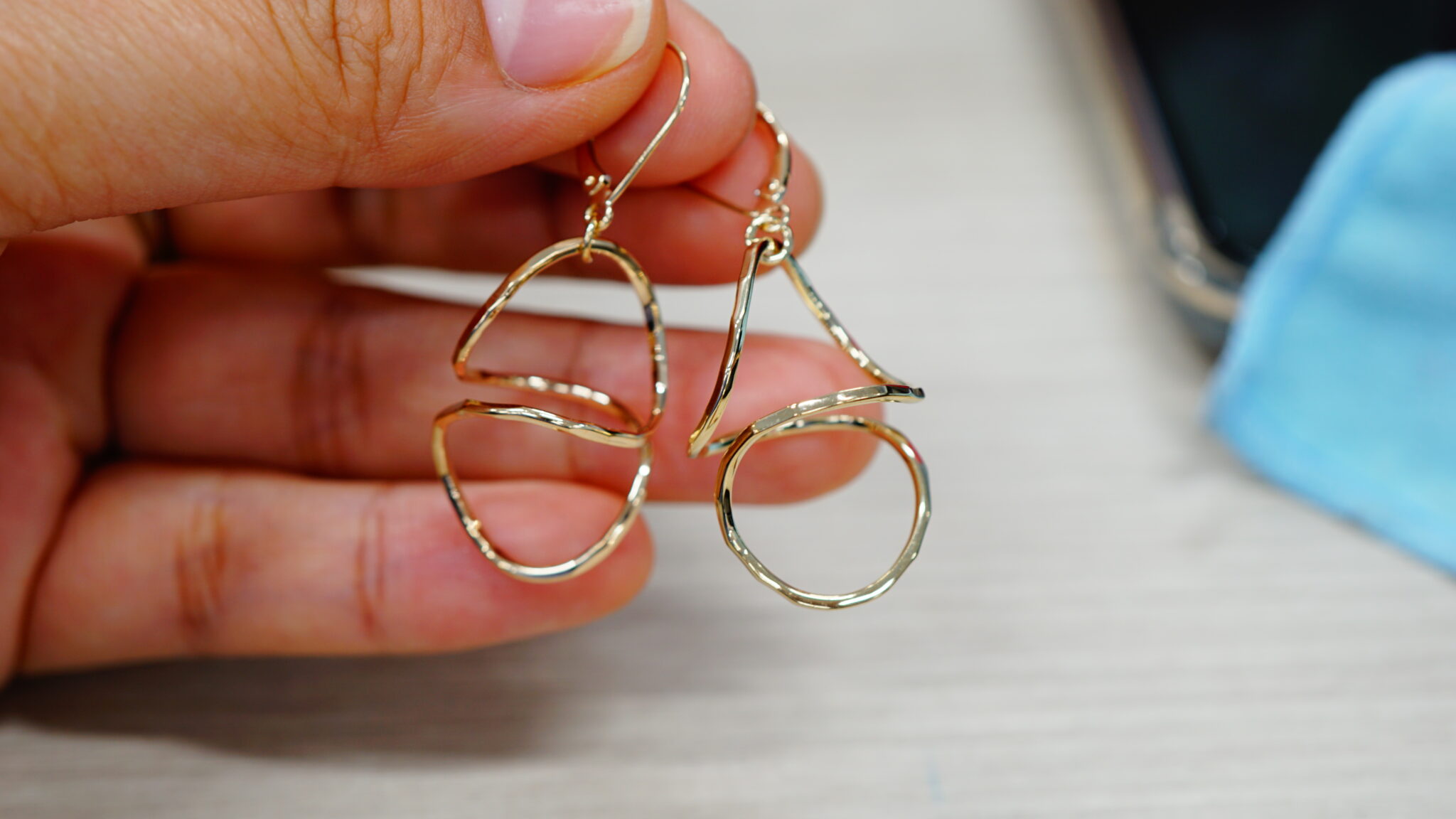 How to Untangle Jewelry: What to Do (And What Not to Do)